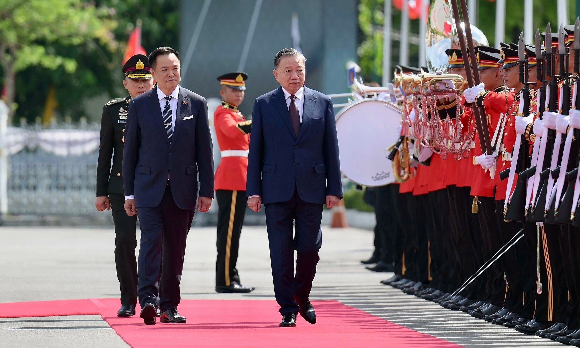 Vietnamese, Thai leaders witness exchange of cooperation agreements ...