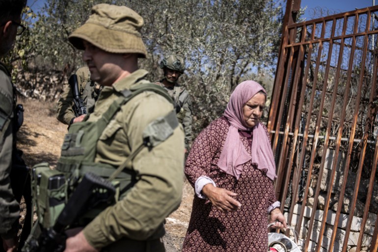 Palestinian graduates in the West Bank enter a collapsed job market