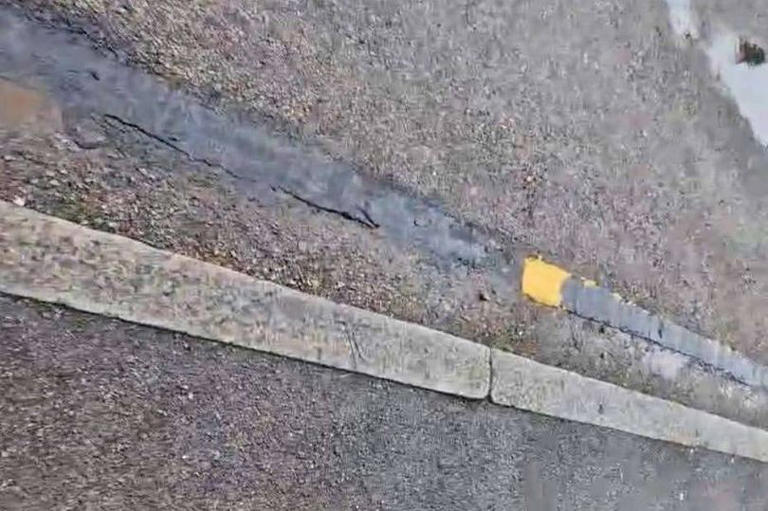 UK parking wars as mystery painter starts yellow lines battle with council