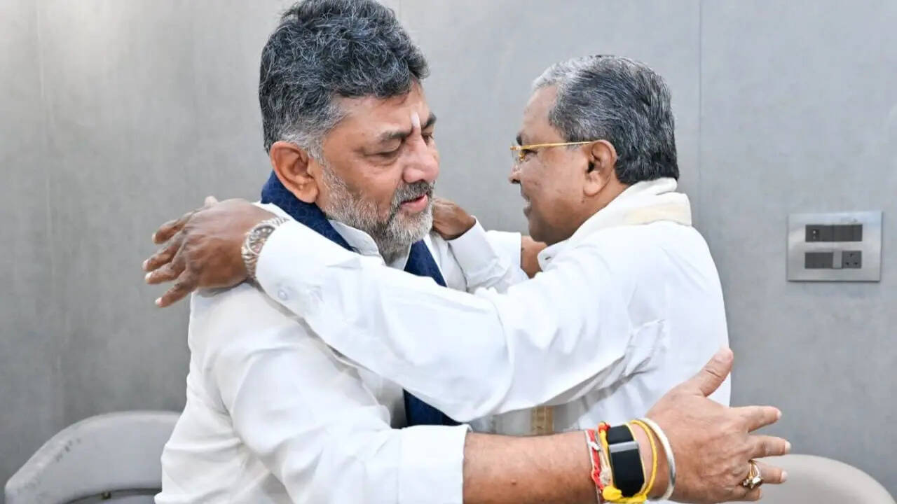 Hugs & hot idlis: Bonhomie before the big call? DK Shivakumar touches ...