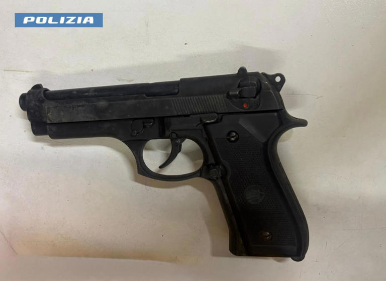 Tenta rapina in un minimarket e spara un colpo a salve, arrestata