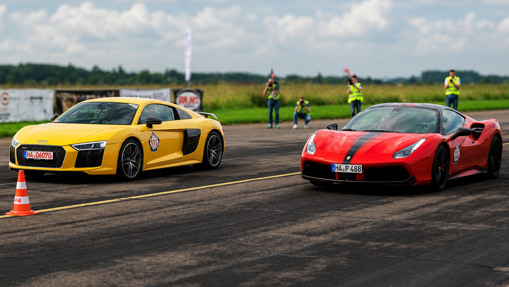 Kann der Audi R8 ein Ferrari 488 GTB im Drag Race schlagen?