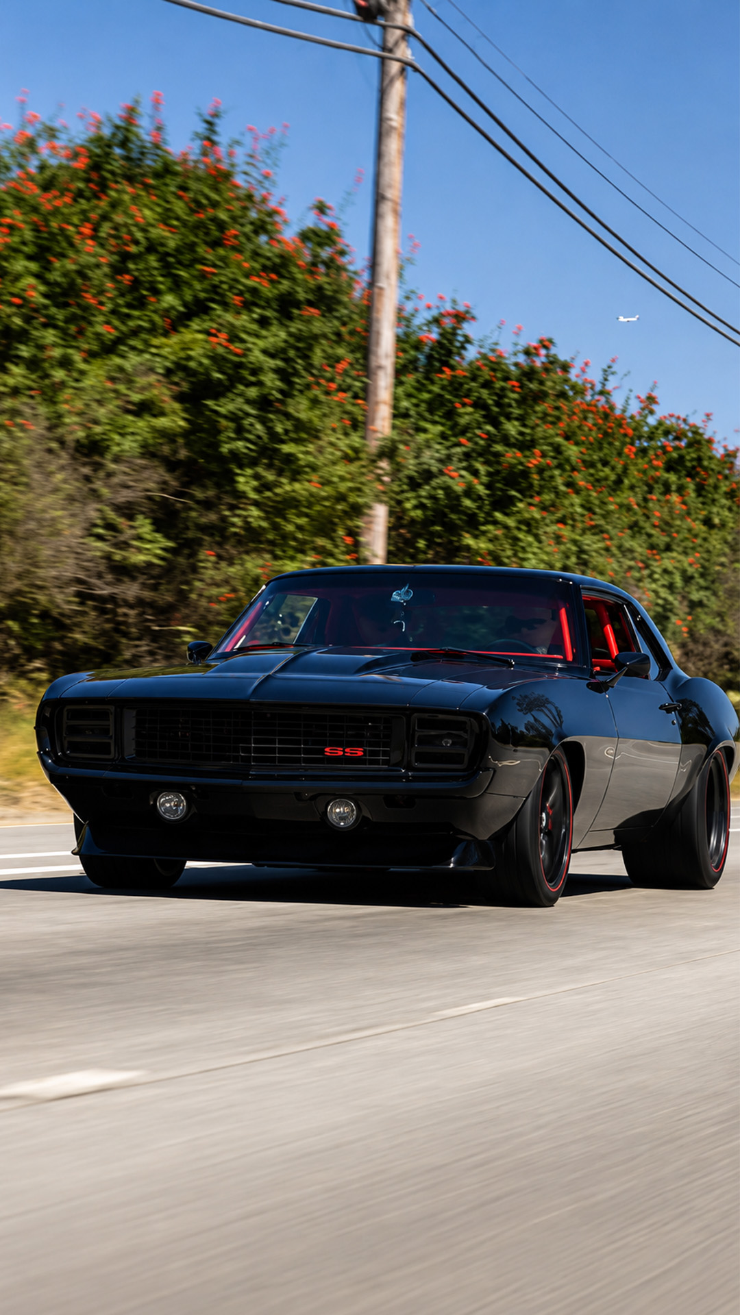 Widebody Camaro SS runs wild on open road