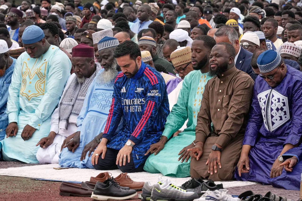 Zohran Mamdani turns heads in flamboyant Arsenal soccer thobe for Eid ...