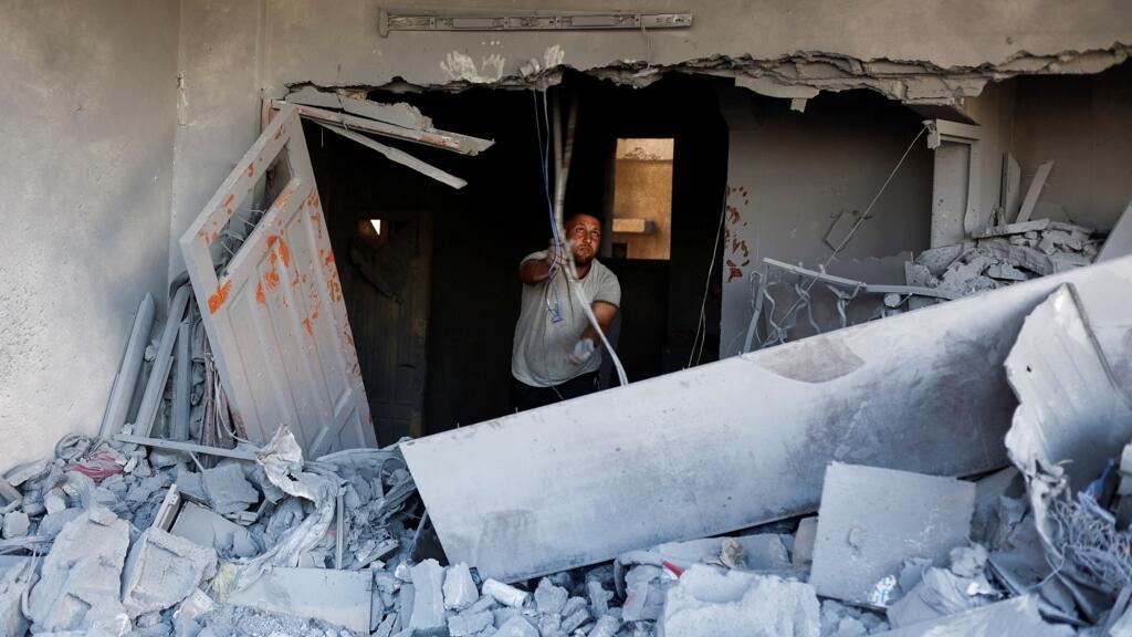 Gaza : face à la pénurie de matériaux, un entrepreneur fabrique du ...