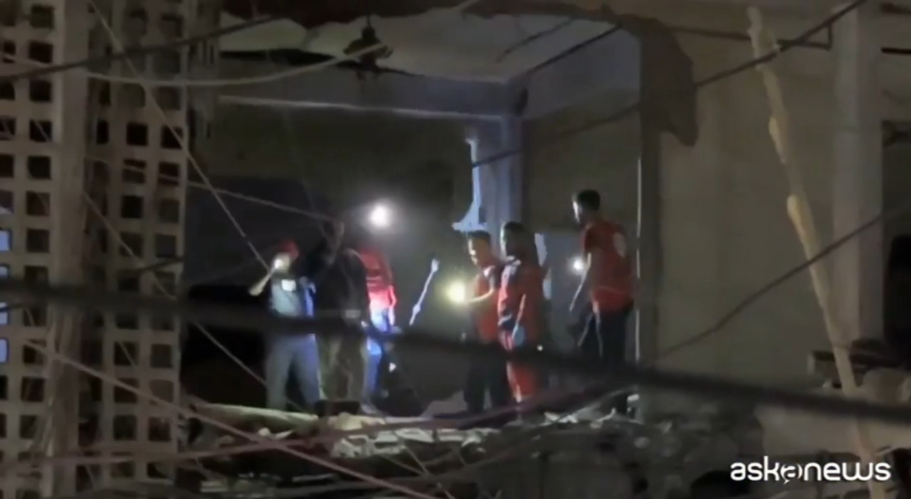 Israele attacca in Libano, macerie e disperazione a Sidone video