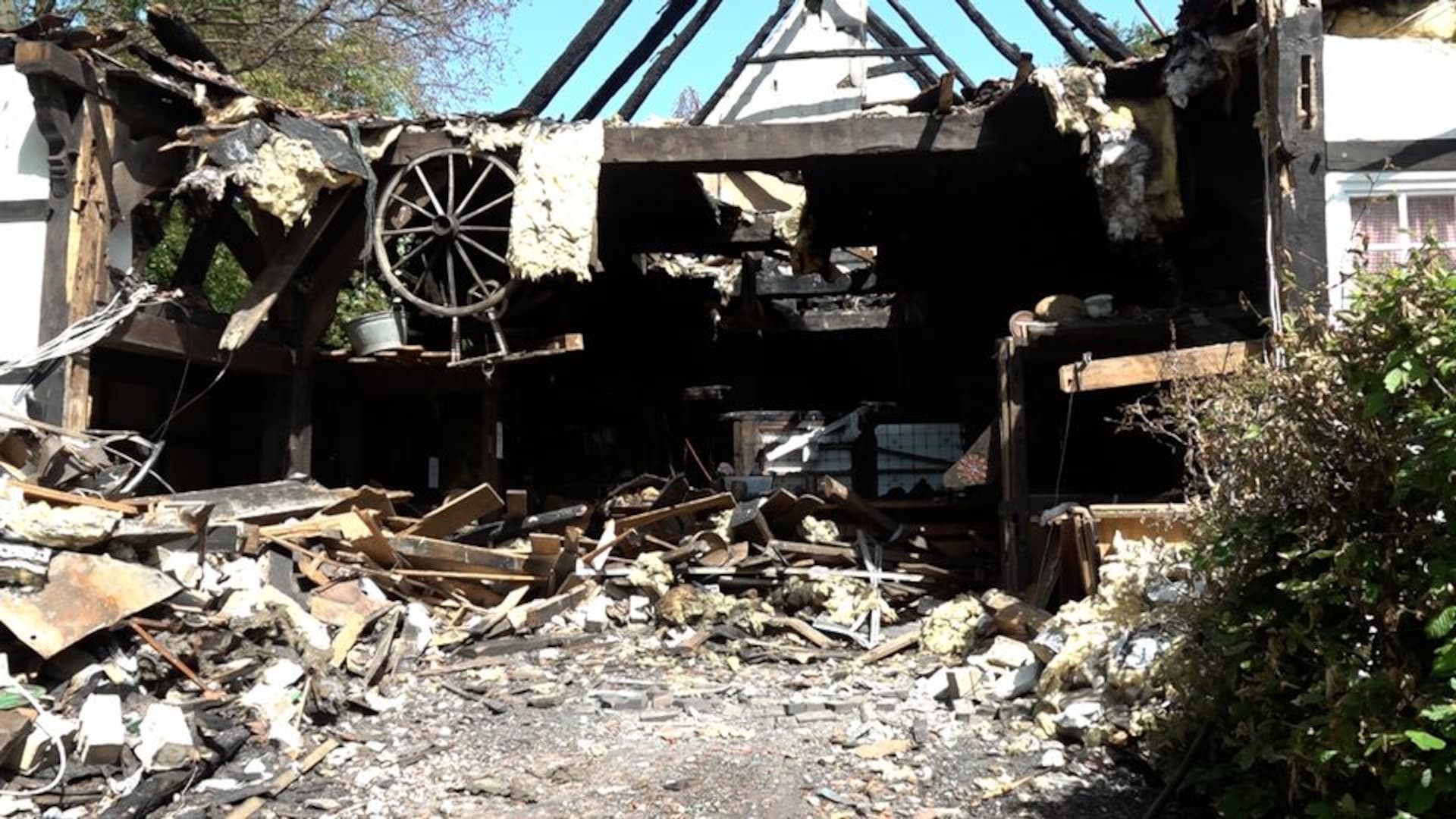 Bünde, NRW: Restaurant „Knolle” brennt erst ab und wird dann geplündert