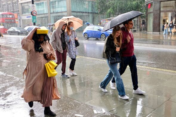UK weather maps show exact date 358-mile rain bomb will hit Britain ...