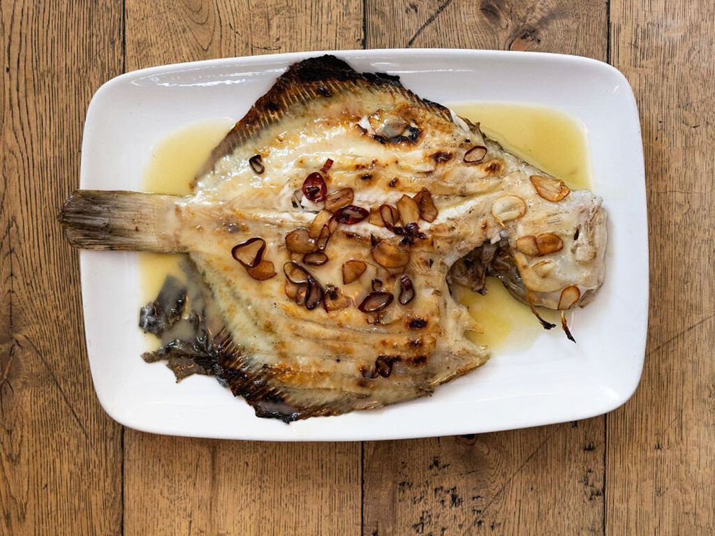 Este es el pescado que más fácil sale a la parrilla: no se deshace y se ...
