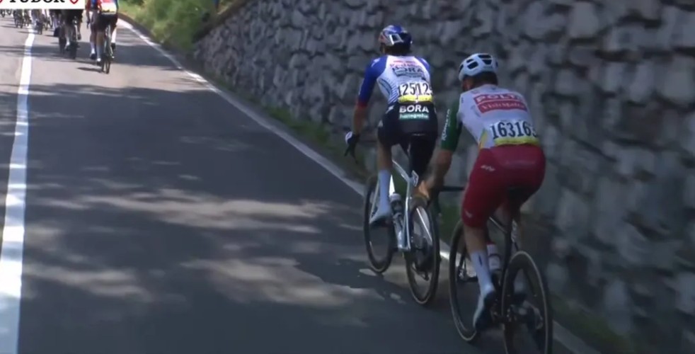 Giro 2026: Giulio Pellizzari dacht even aan opgeven in rit naar Andalo
