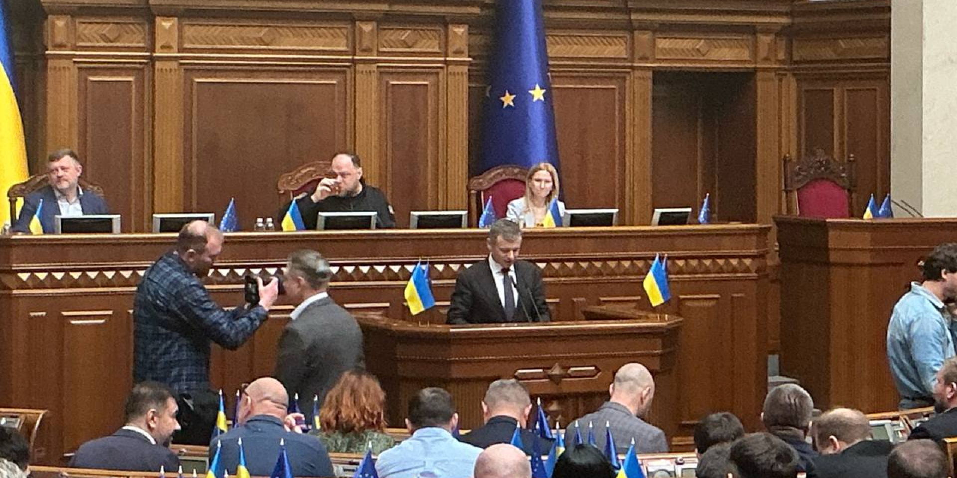 Ukraine's parliament ratifies €90 billion EU loan to fund budget ...