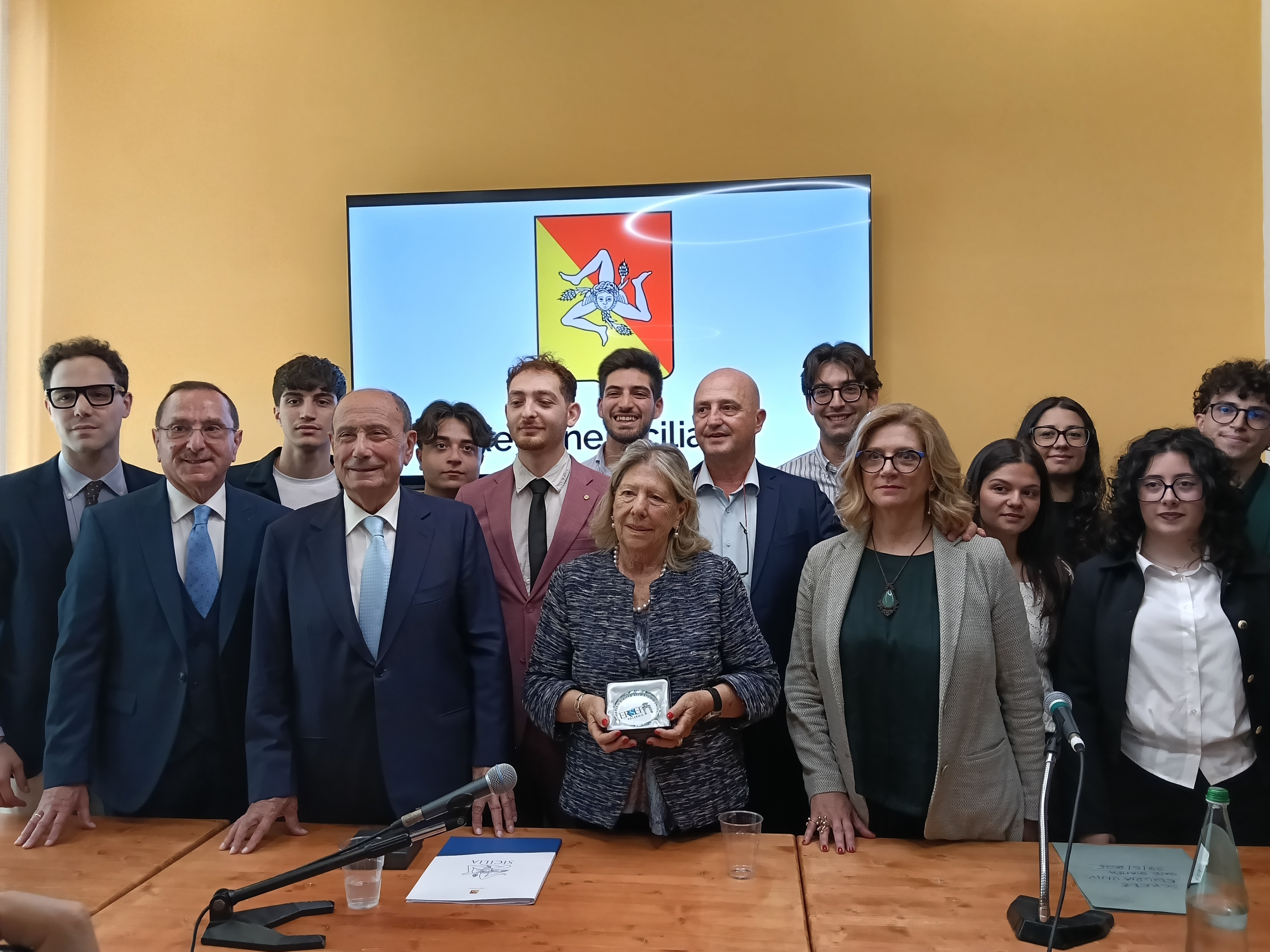 Schifani, dalla Regione prestito d'onore a tasso zero per studenti ...