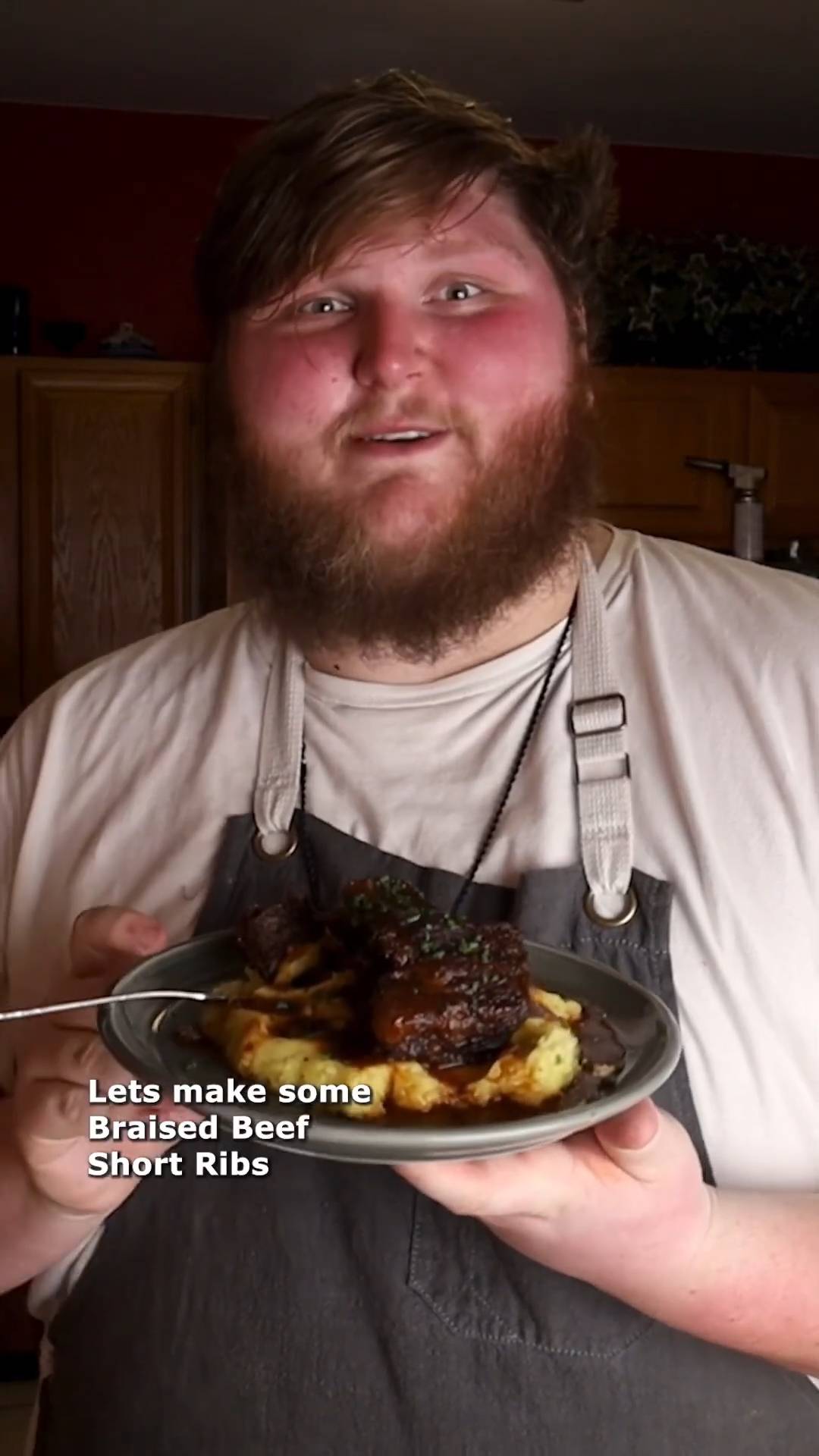 Wine-braised beef short ribs with silky sauce and tender meat