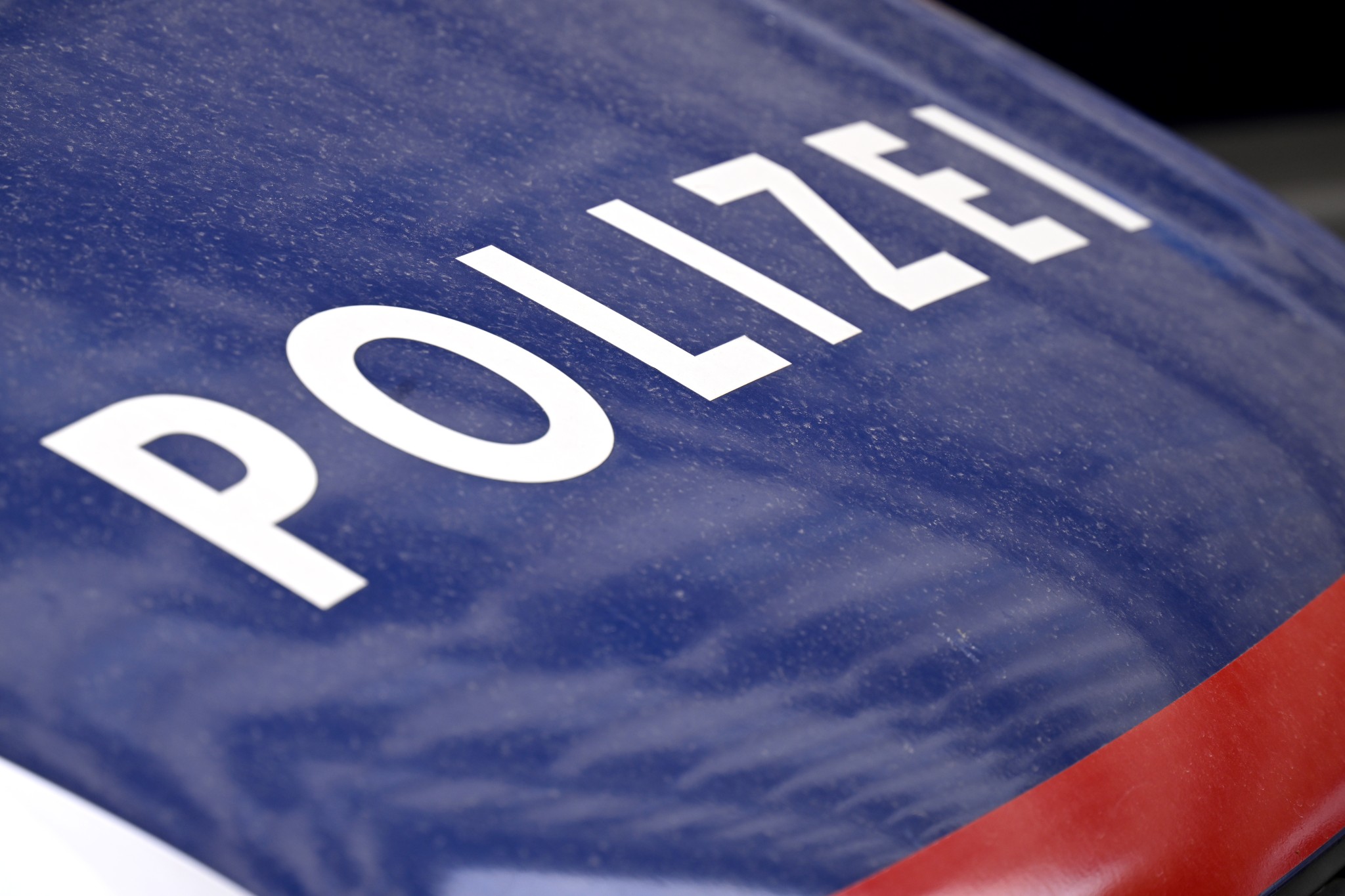 Mann soll Polizisten mit Schlägen und Tritten attackiert haben