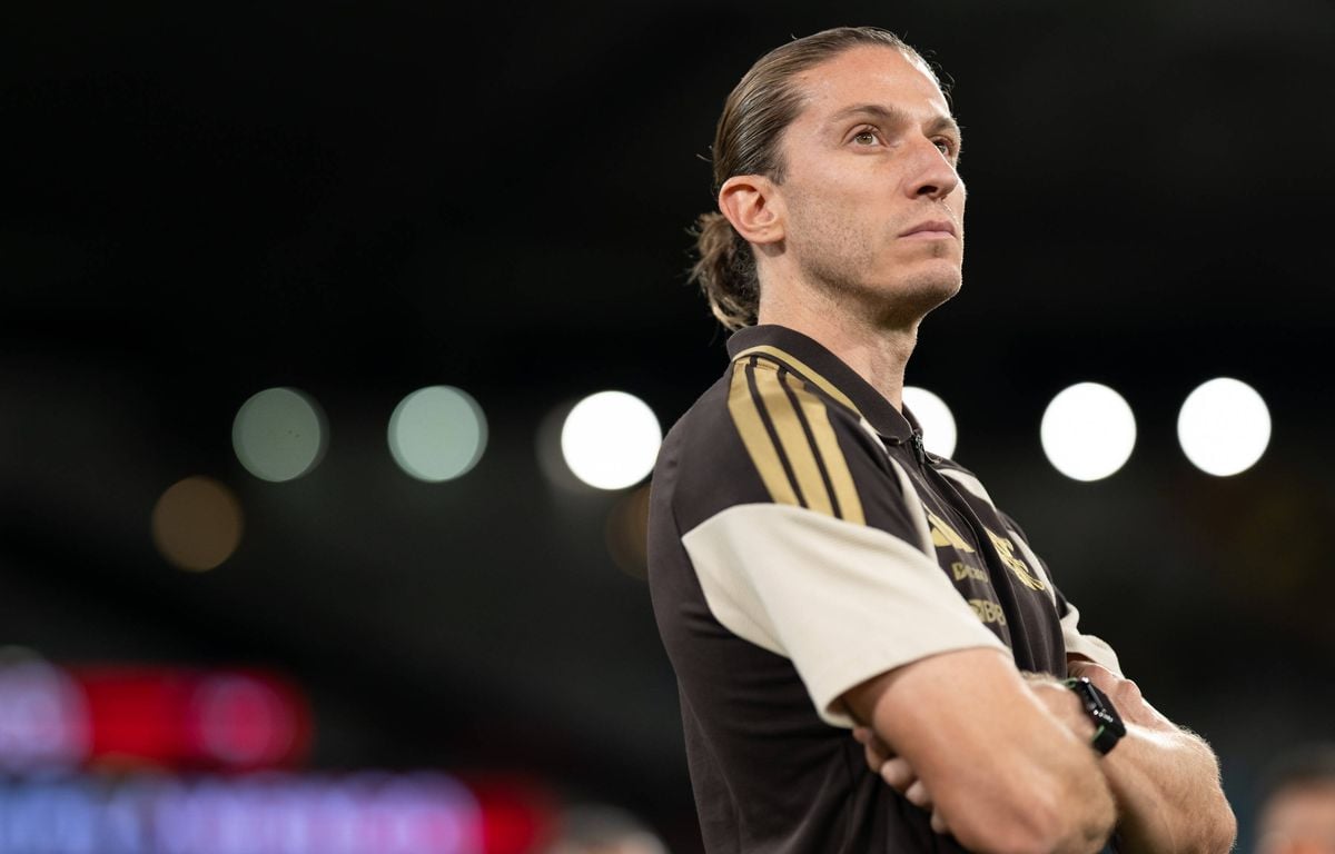 Ligue 1 : Le Brésilien Filipe Luis sur le point de remplacer Sébastien ...