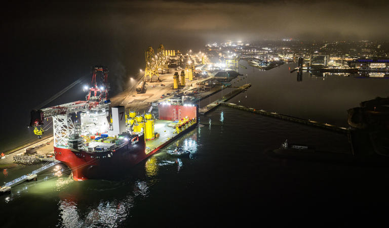 All you need to know about the giant yellow towers at Leith Docks ...