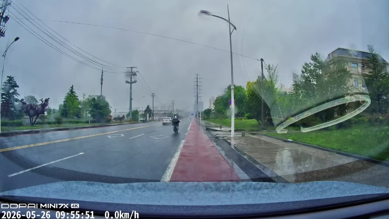 Delivery rider slides across wet road during rainy-day crash in ...