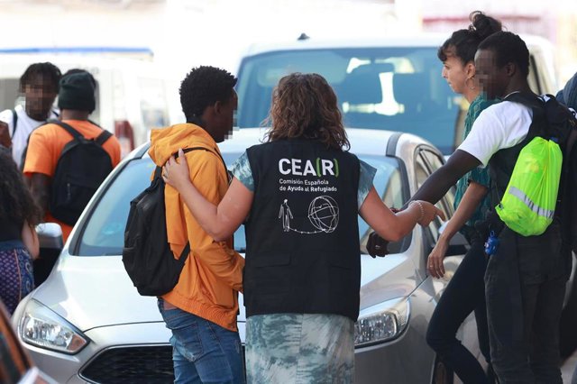 CEAR espera que la regularización de migrantes dignifique la vida de ...
