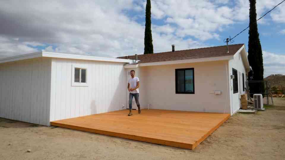 My neighbors thought this was a roof… then it moved