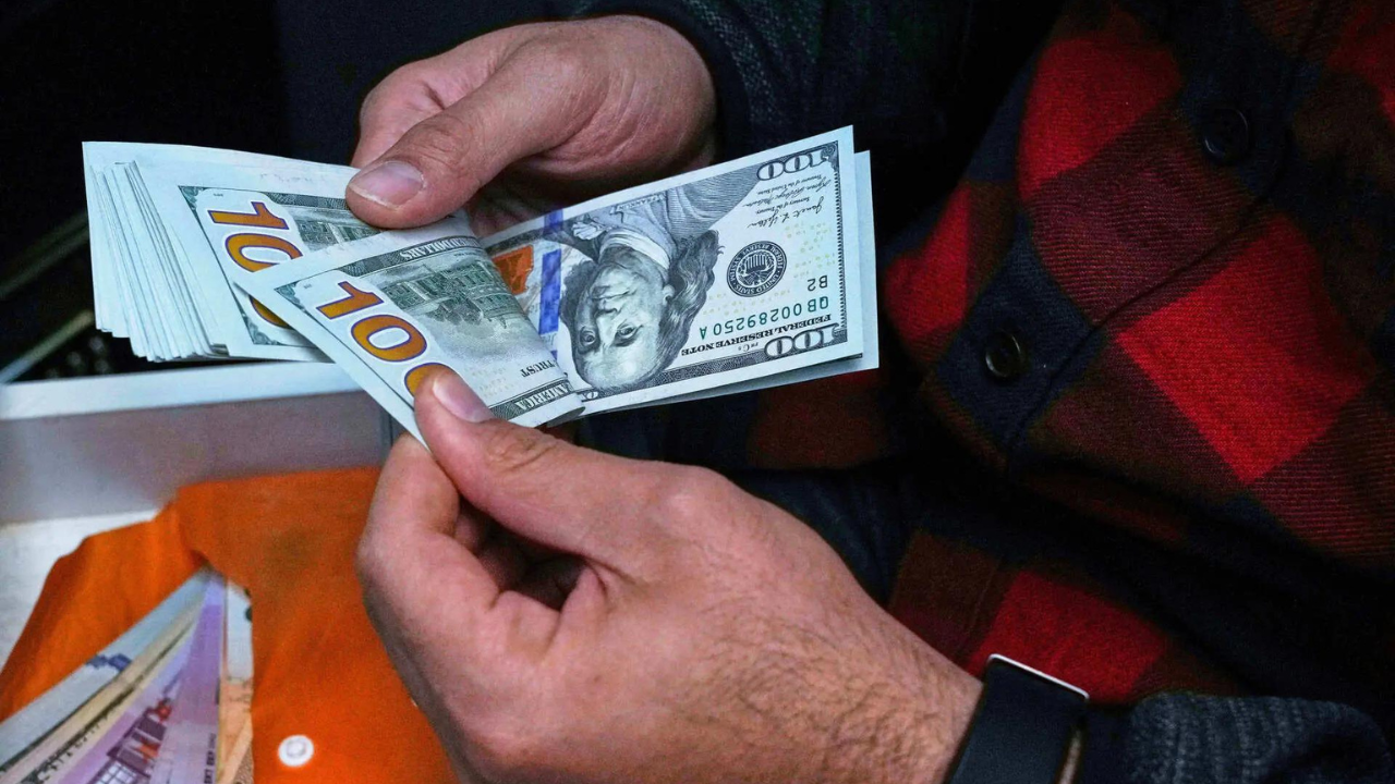 Rich families cut US dollar exposure as geopolitical tensions reshape ...