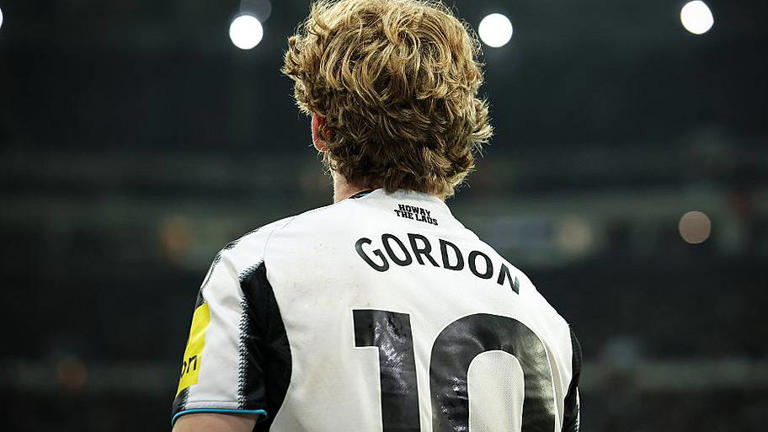 Anthony Gordon potential shirt numbers at Barcelona