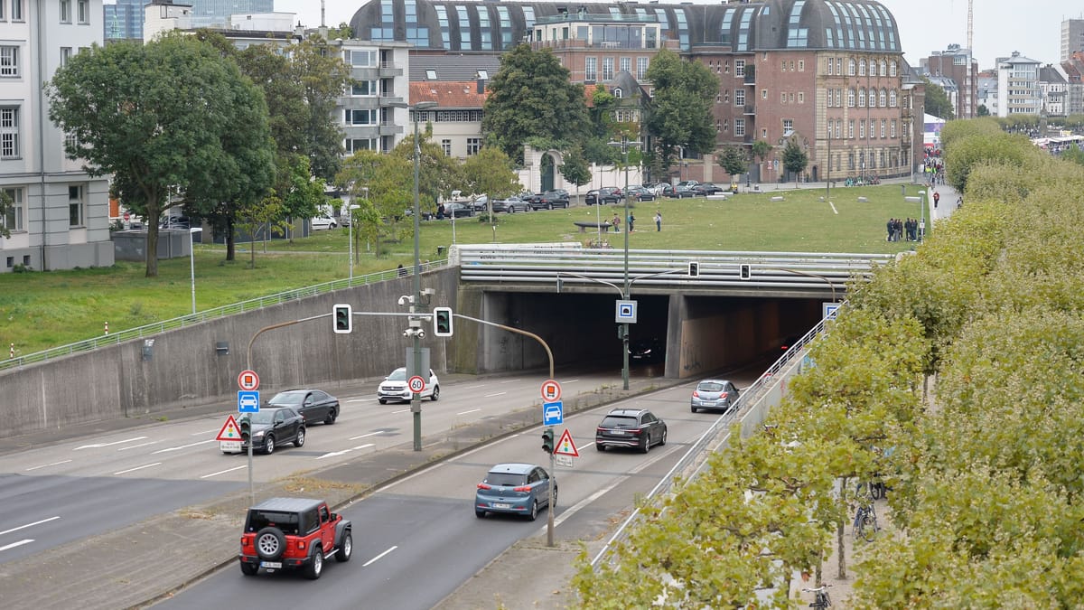 Fast 100 km/h zu schnell: Raser im Tunnel geblitzt