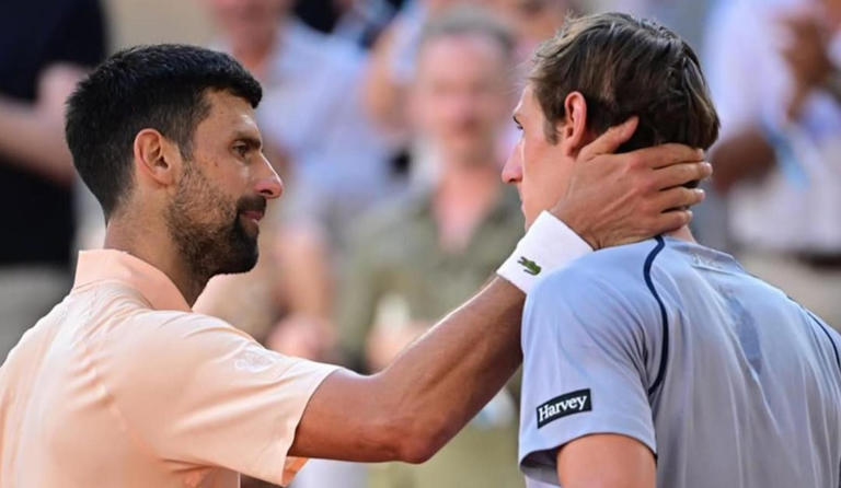 Valentin Royer punge Novak Djokovic: "Si lamenta e fa stretching? È ...