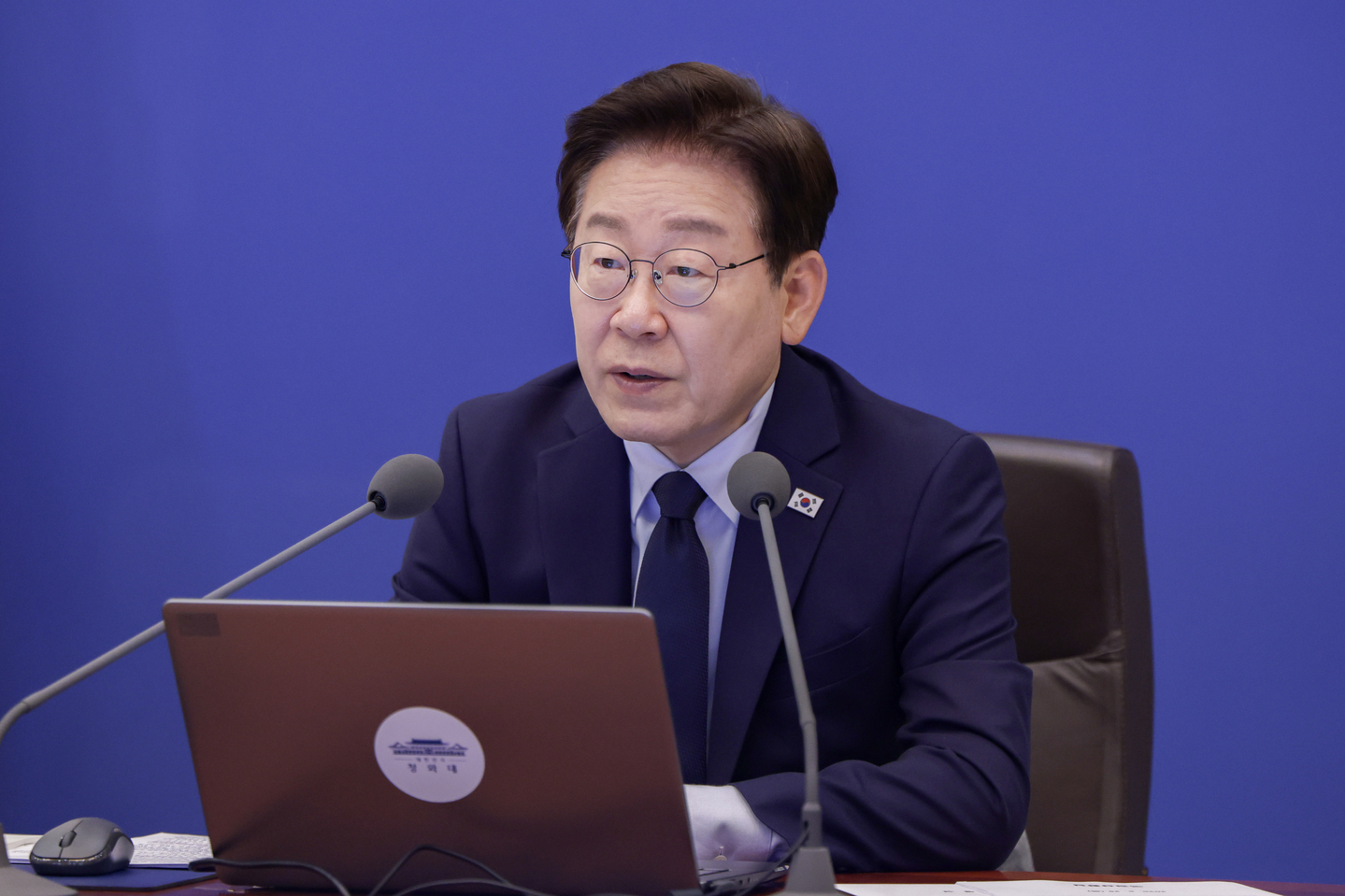 Lee to hold those responsible for Seosomun collapse accountable, no ...
