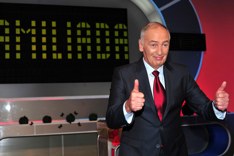 Karol Strasburger to król sucharów. Internauci go kochają. Memy z nim ...