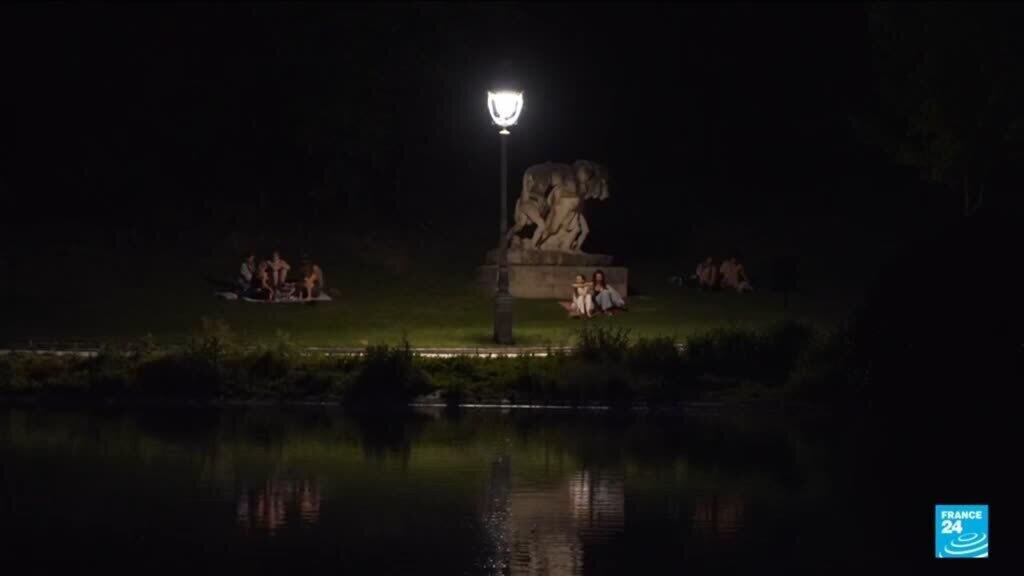 Canicule : la vigilance orange gagne Paris, des parcs ouverts plus tard ...