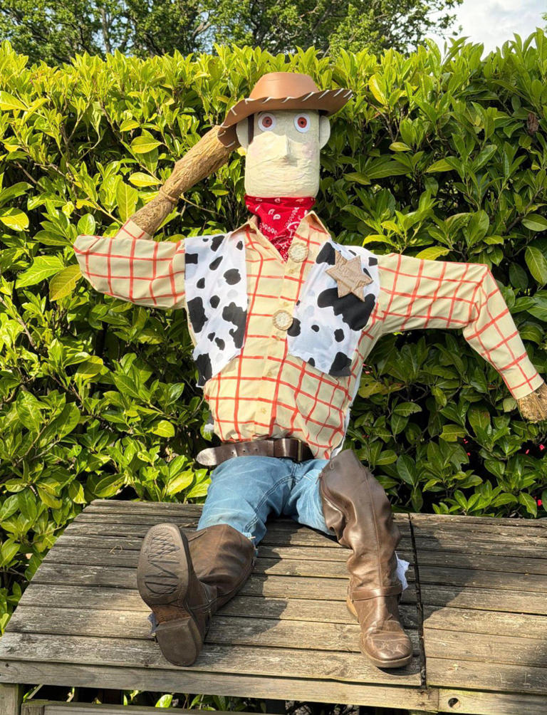 Famous faces made of straw as Bovingdon Scarecrow Festival returns