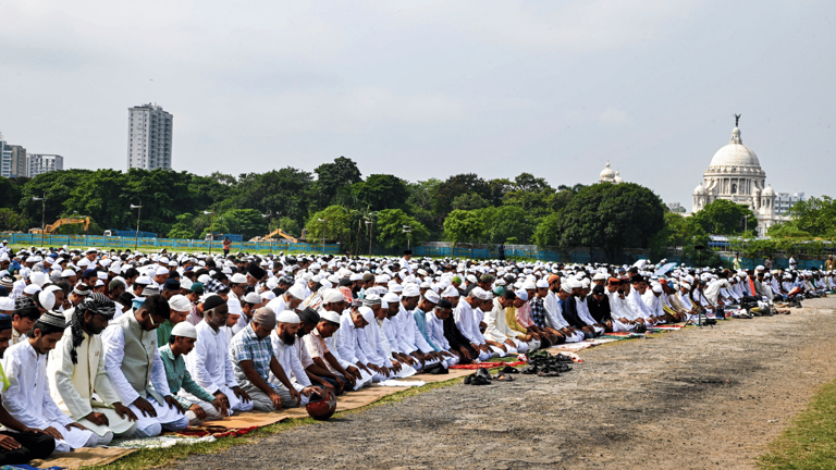 Kolkata’s Eid prayers held at iconic Brigade Parade Ground, not Red ...
