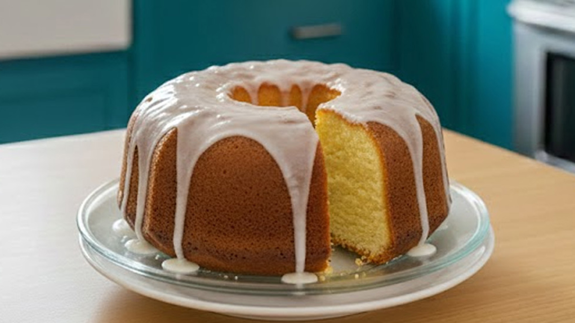 How to make classic iced vanilla bundt cake
