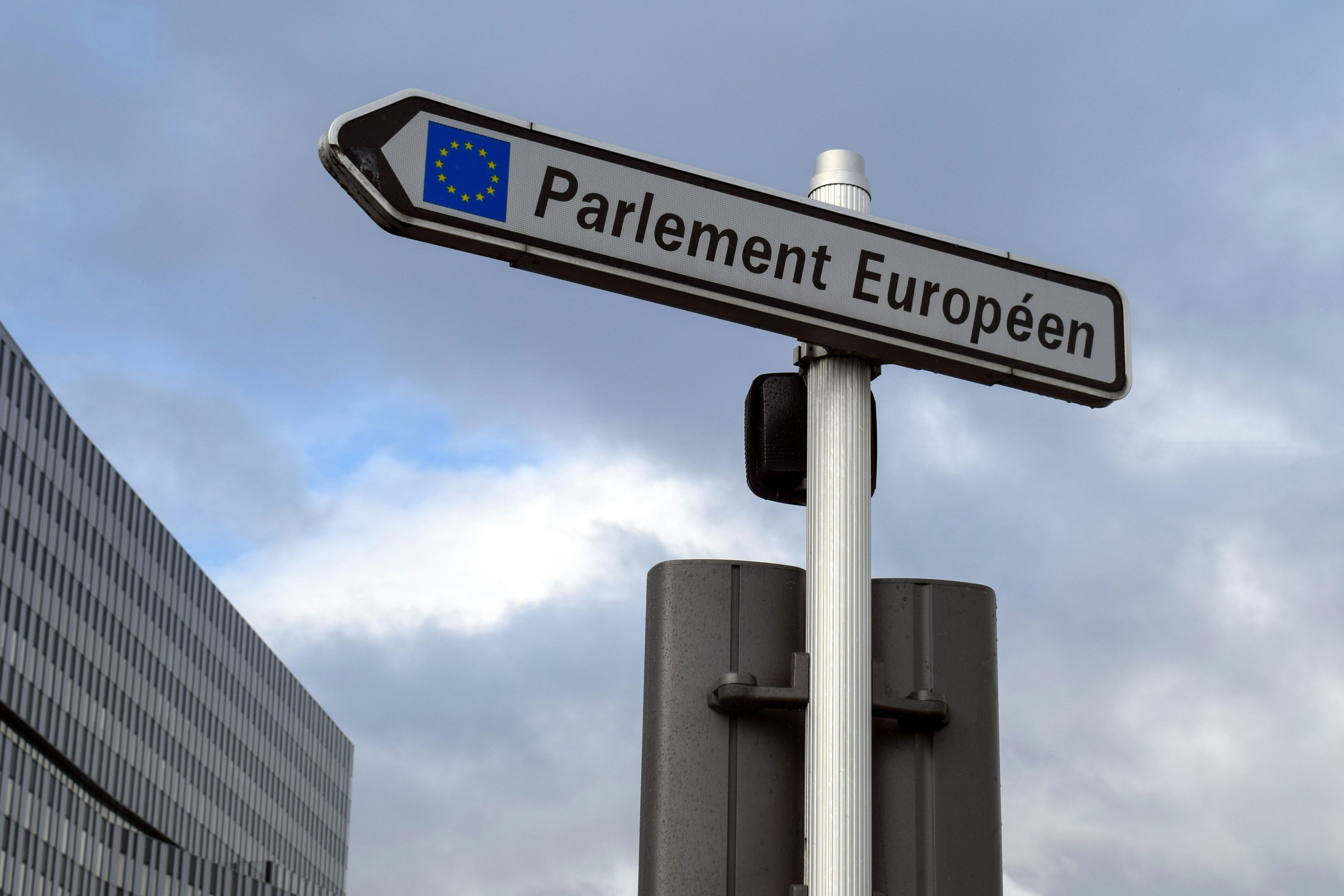 Eurocommissarissen klagen over lange rit met elektrische wagen naar ...
