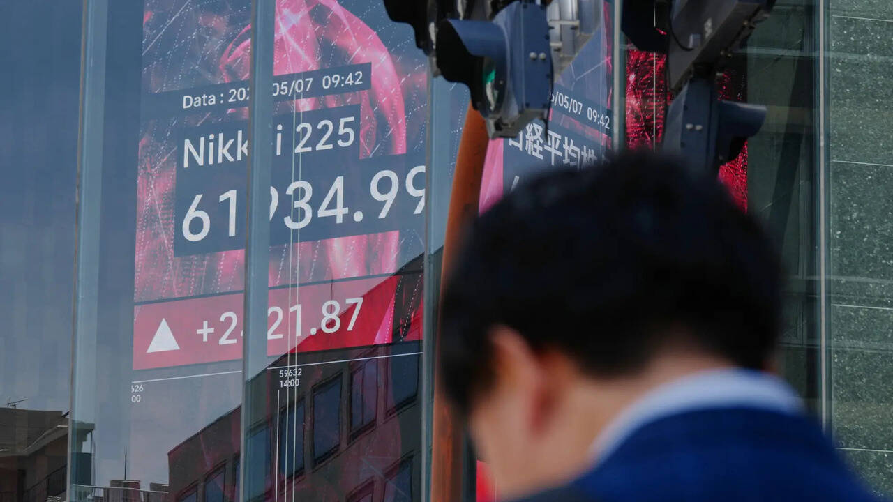 Global stock markets decline as oil prices surge following US military ...
