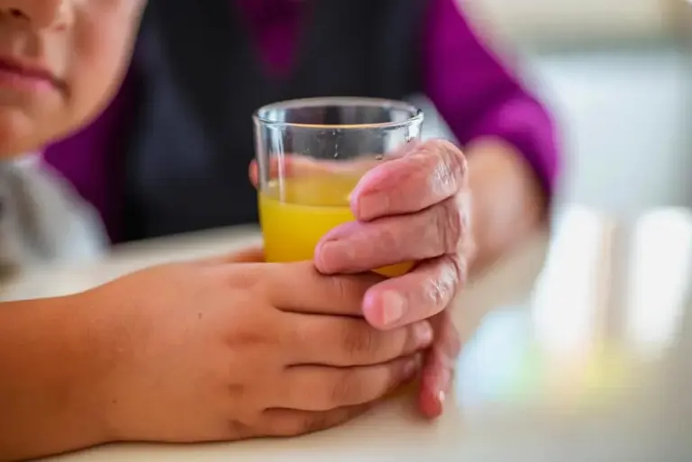 Drinking this every day linked to a shocking acceleration in brain ...