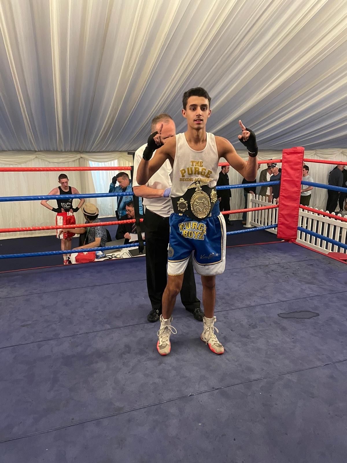 Leeds boxer crowned Yorkshire champion after stoppage win