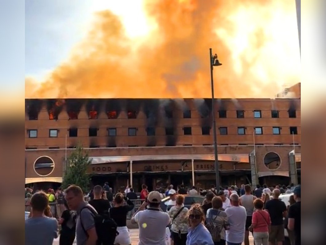 Popular hotel burns to the ground: 100 people evacuated