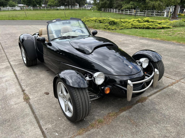 Rare 1998 Panoz AIV roadster showcases lightweight American V8 performance