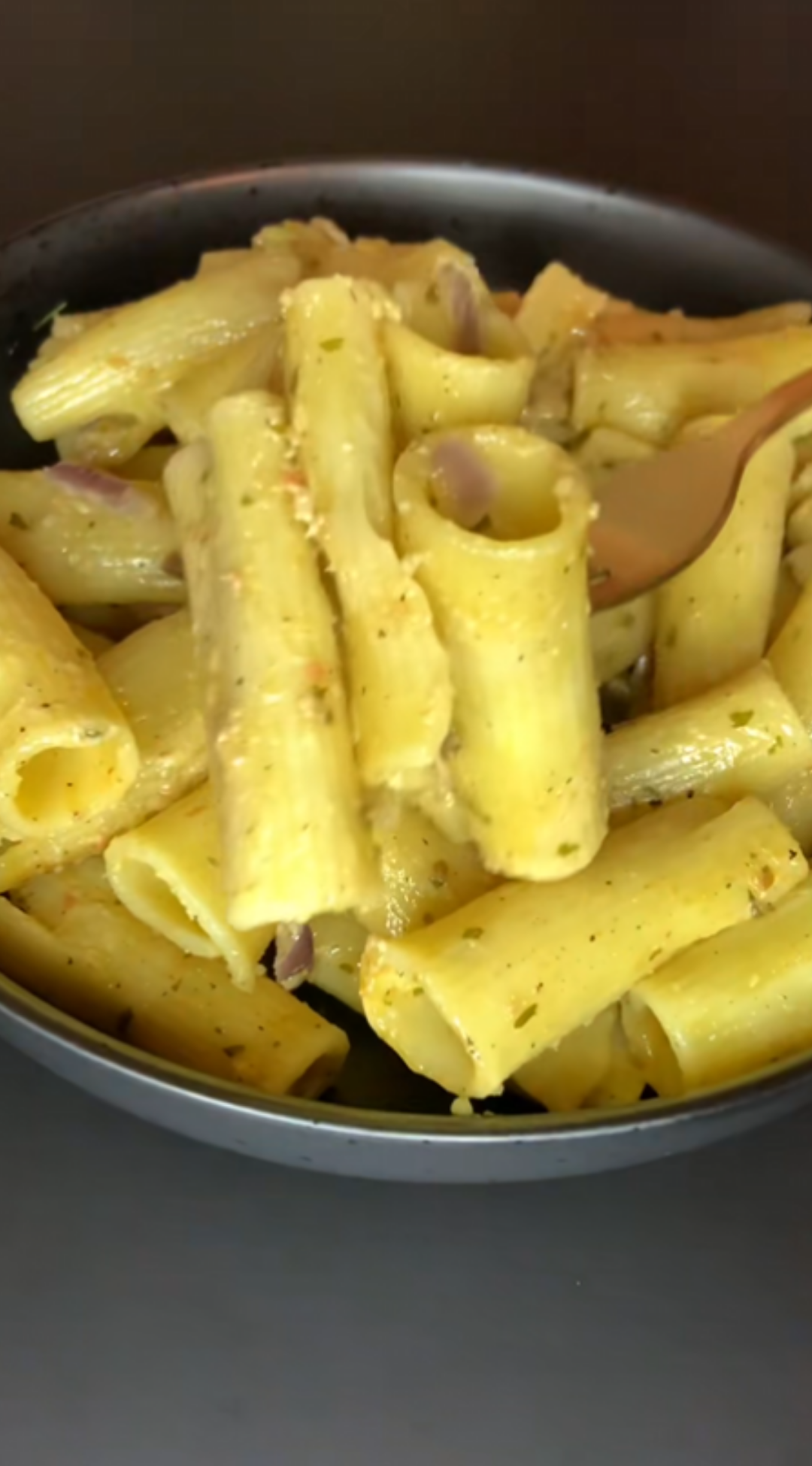 Einfaches Rezept für Avocado-Sahne-Pasta nach der Arbeit