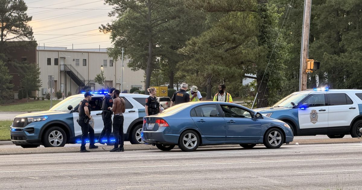 Raleigh police investigate knife attack in car on Poole Road