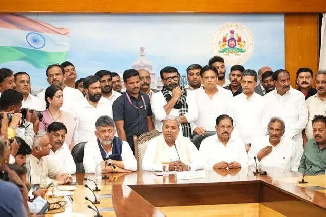 Siddaramaiah out, Shivakumar set for top job: Will Congress's Karnataka ...