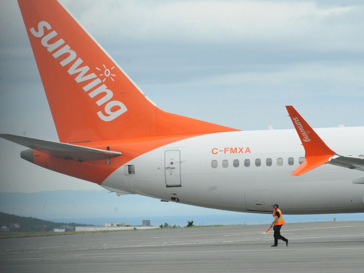 Sunwing pilot fired over fried chicken and watermelon order sent to ...