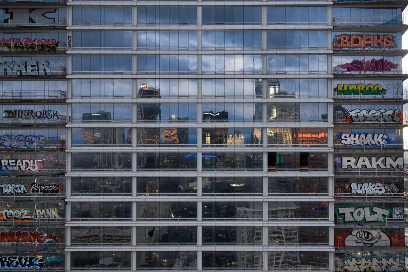 Sale of Oceanwide Plaza graffiti towers in LA delayed