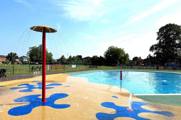 Police issue parking warning to visitors of popular paddling pool
