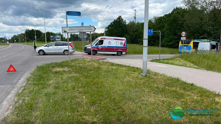 Seria wypadków na drogach w Tarnowie trwa. Przy alei Jana Pawła II ...