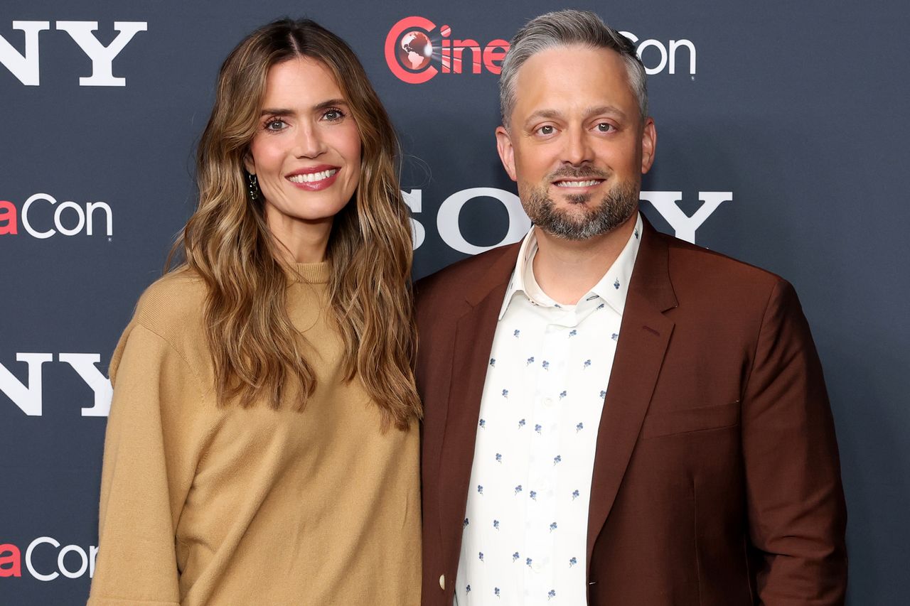 Inside Mandy Moore and Nate Bargatze's 'intimidating' “Shark Tank ...