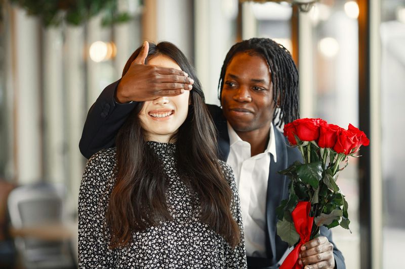 13 simple things women do that make men melt instantly