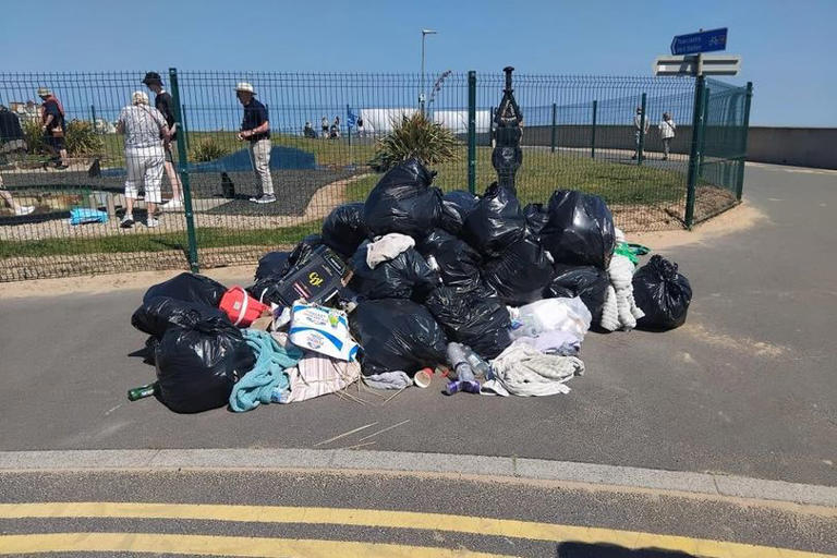 Bank holiday revellers leave award-winning Teesside beach in ...