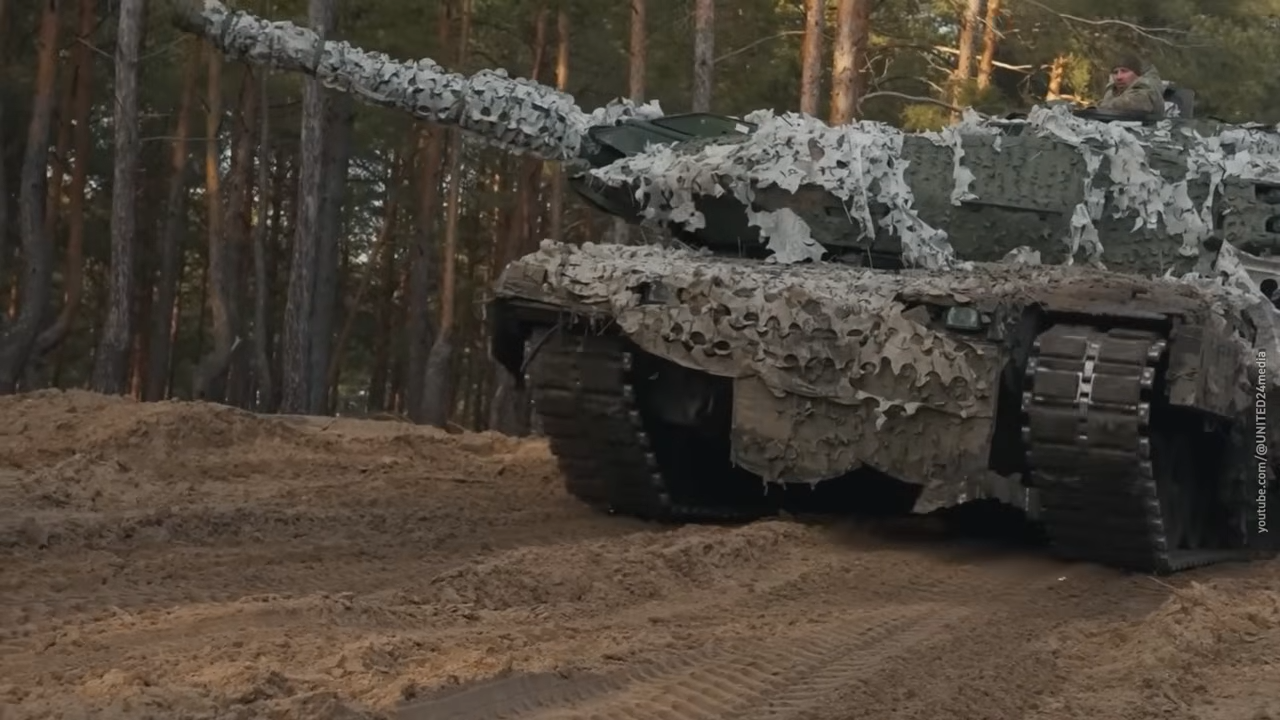 Putin’s troops hid in the tree line until the Strv 122 turned it into ashes